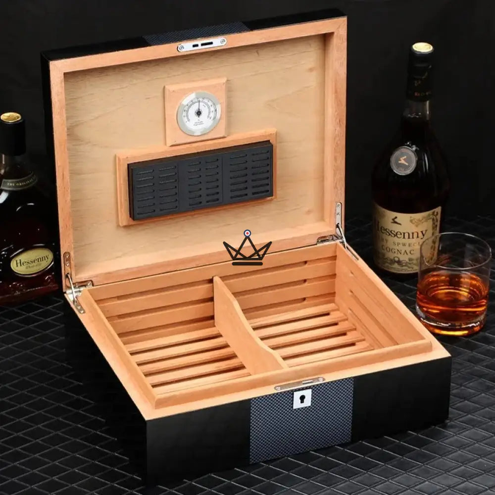 DUAL CARBON Cigar Humidor - carbon fiber 70 Cigars | Atelier Atypique